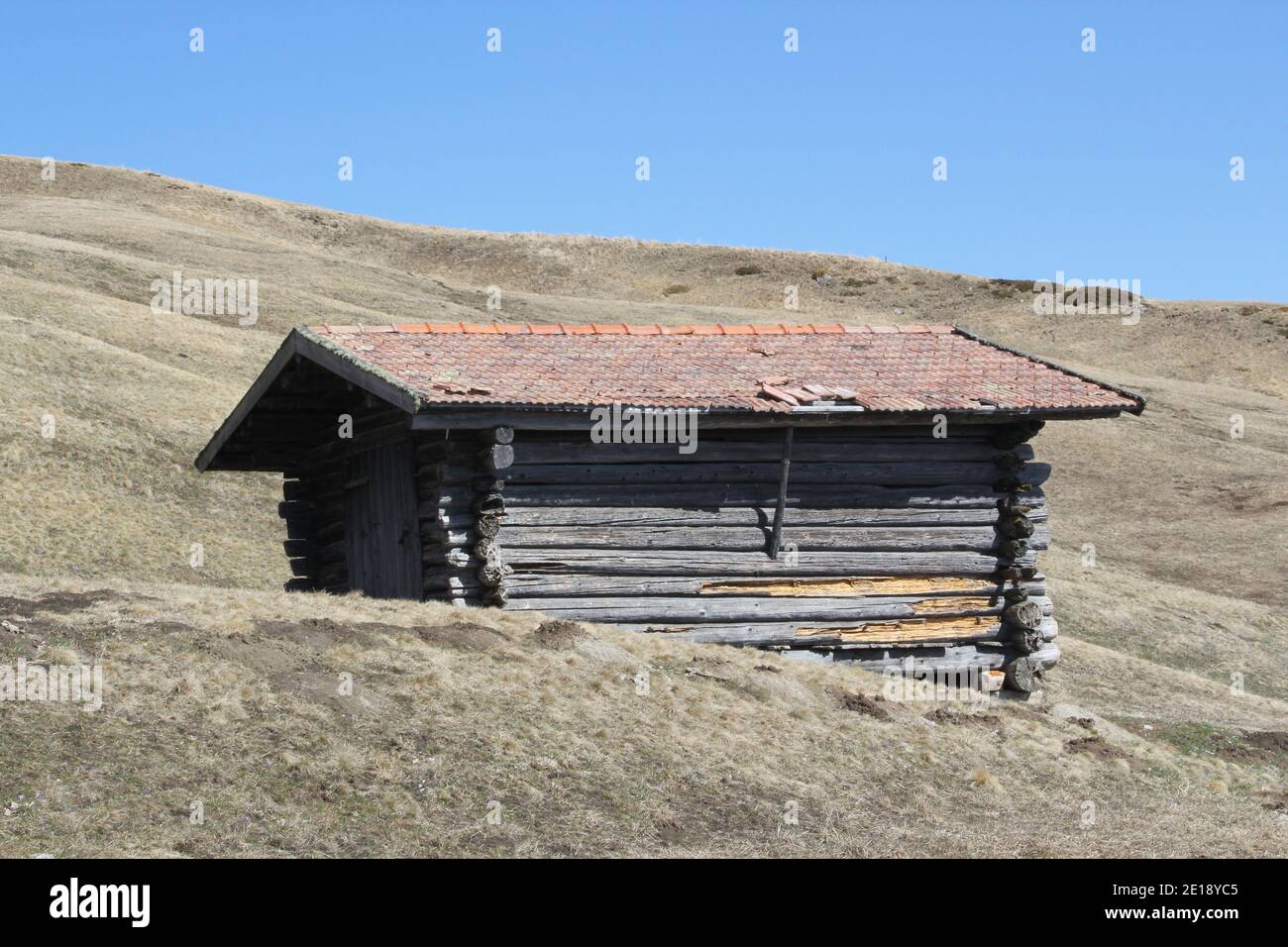Log shelter hi-res stock photography and images - Alamy