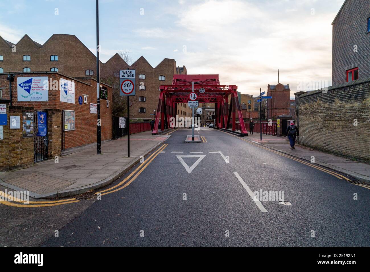 Shadwell london docks wapping hi-res stock photography and images - Alamy