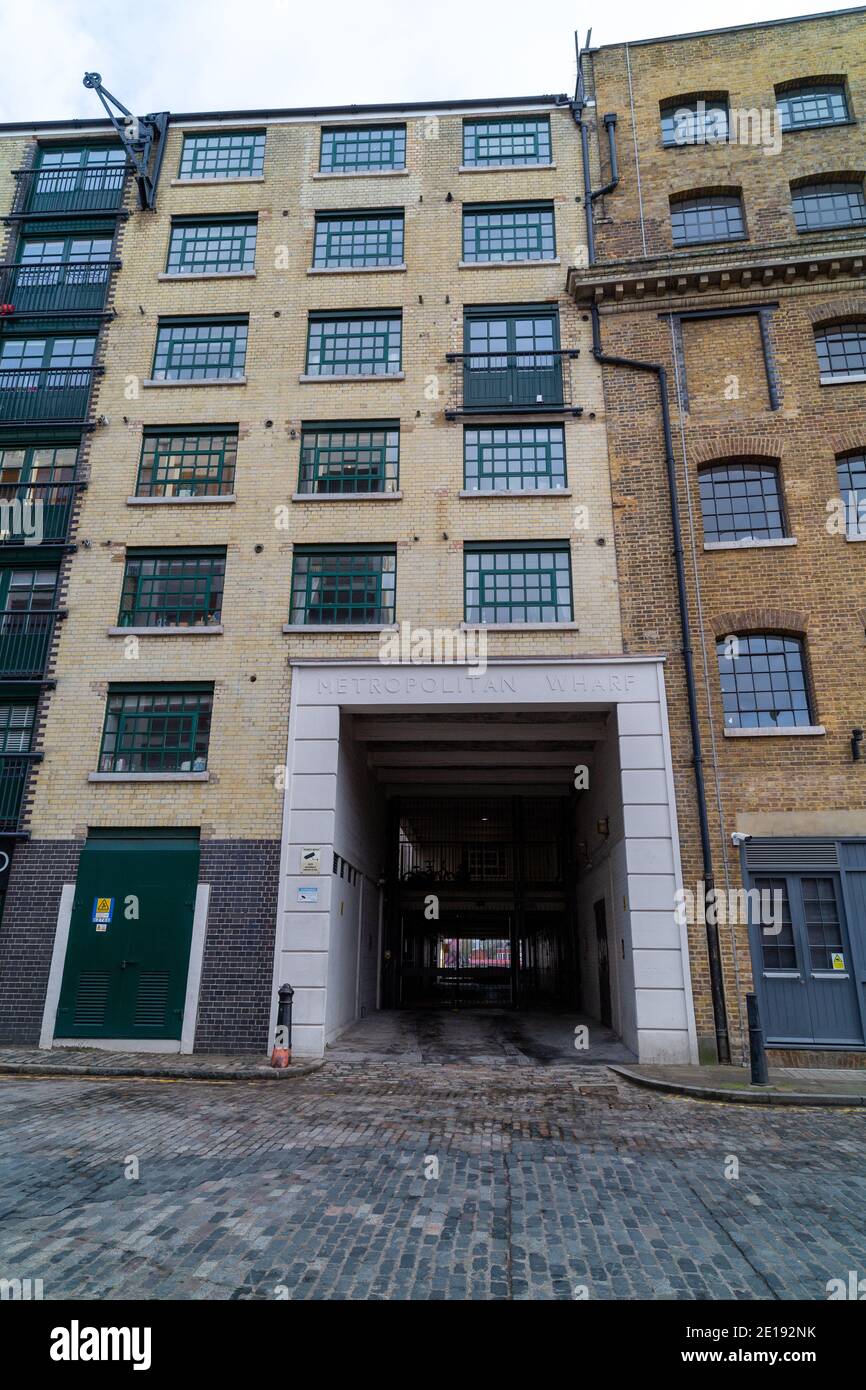 Wapping lane hi-res stock photography and images - Alamy