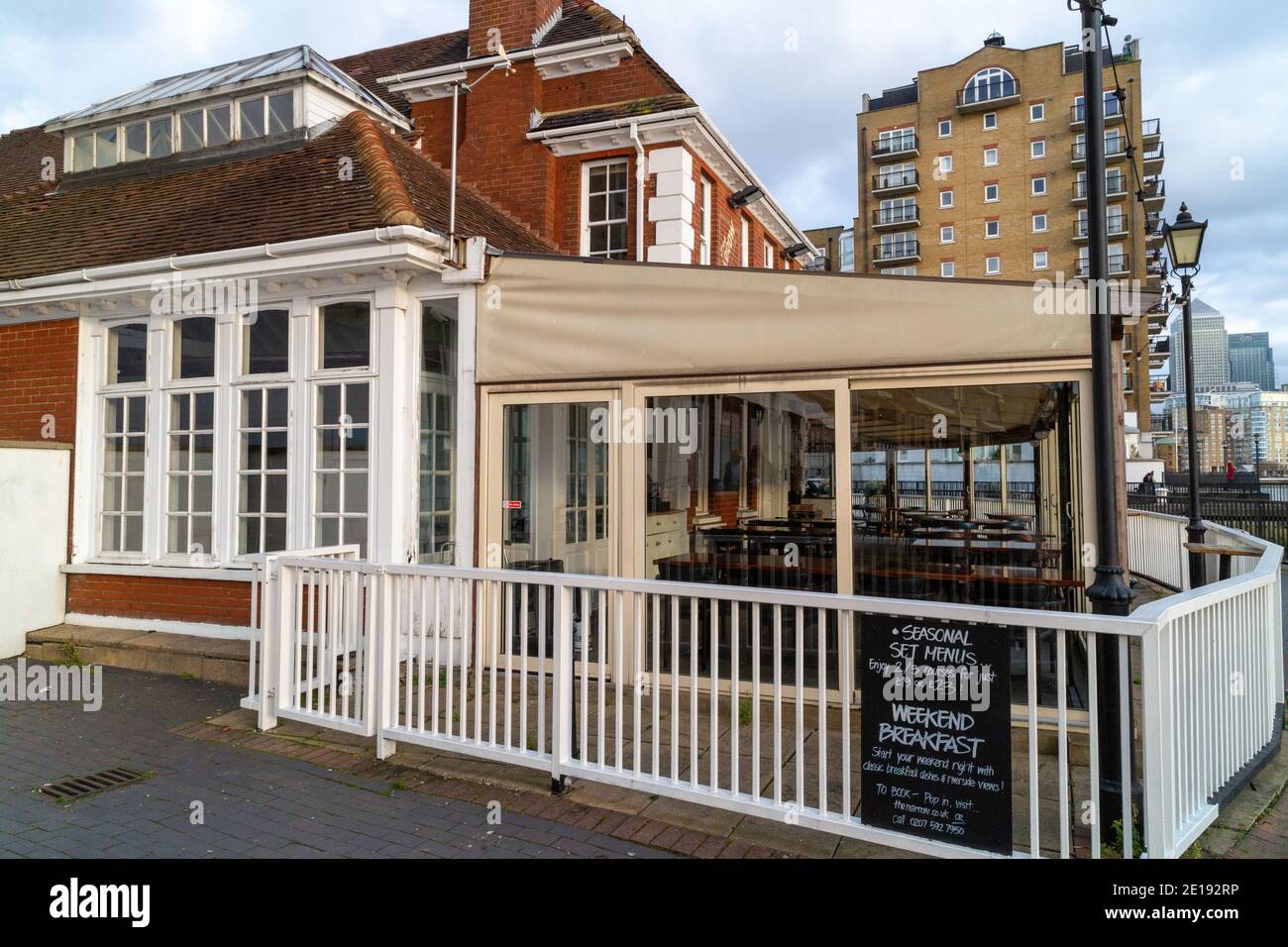 The Narrow pub, Limehouse, London Stock Photo - Alamy
