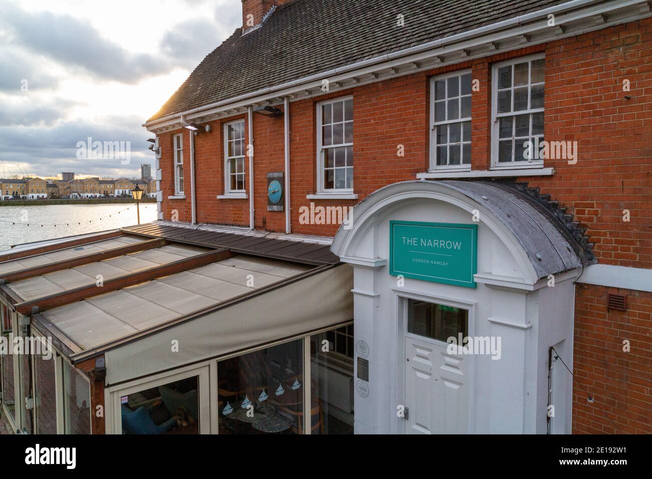 The Narrow pub, Limehouse, London Stock Photo - Alamy