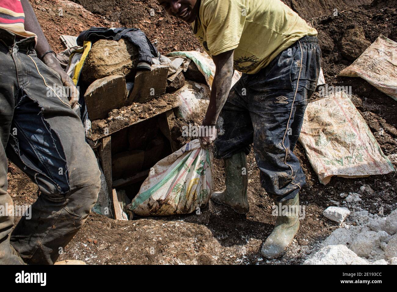 Artisanal illegal mining in Democratic Republic of Congo Stock Photo ...
