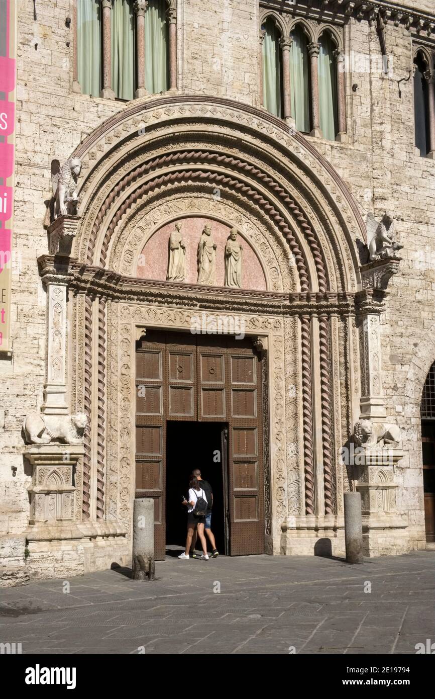 Italy, Umbria: Perugia. Gate of the ÒPalazzo dei PrioriÓ palace Stock ...