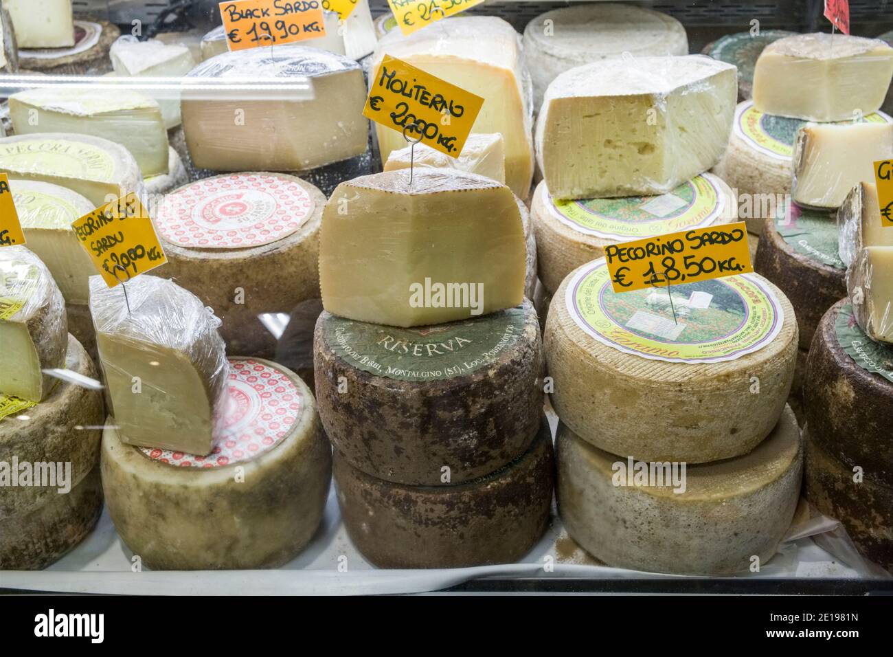 Italian grocers hi-res stock photography and images - Alamy