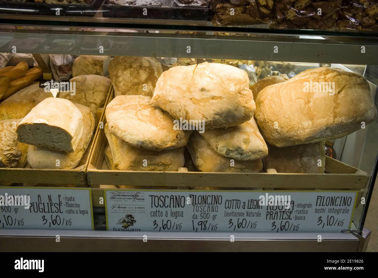 Bread shop italy hi-res stock photography and images - Alamy