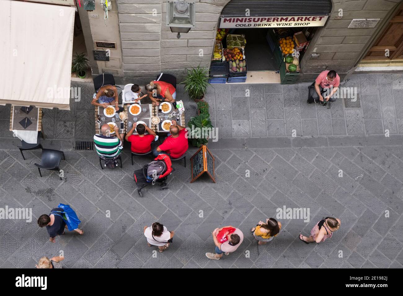 Street top view hi-res stock photography and images - Alamy