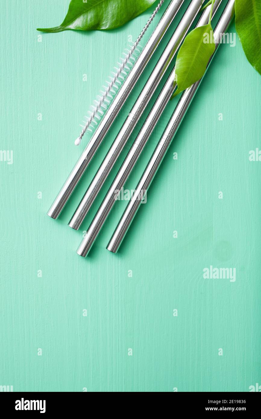 eco-friendly reusable metal drinking straw. zero waste concept Stock ...