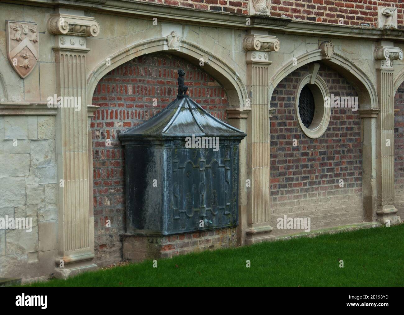 Antique water cistern hi-res stock photography and images - Alamy