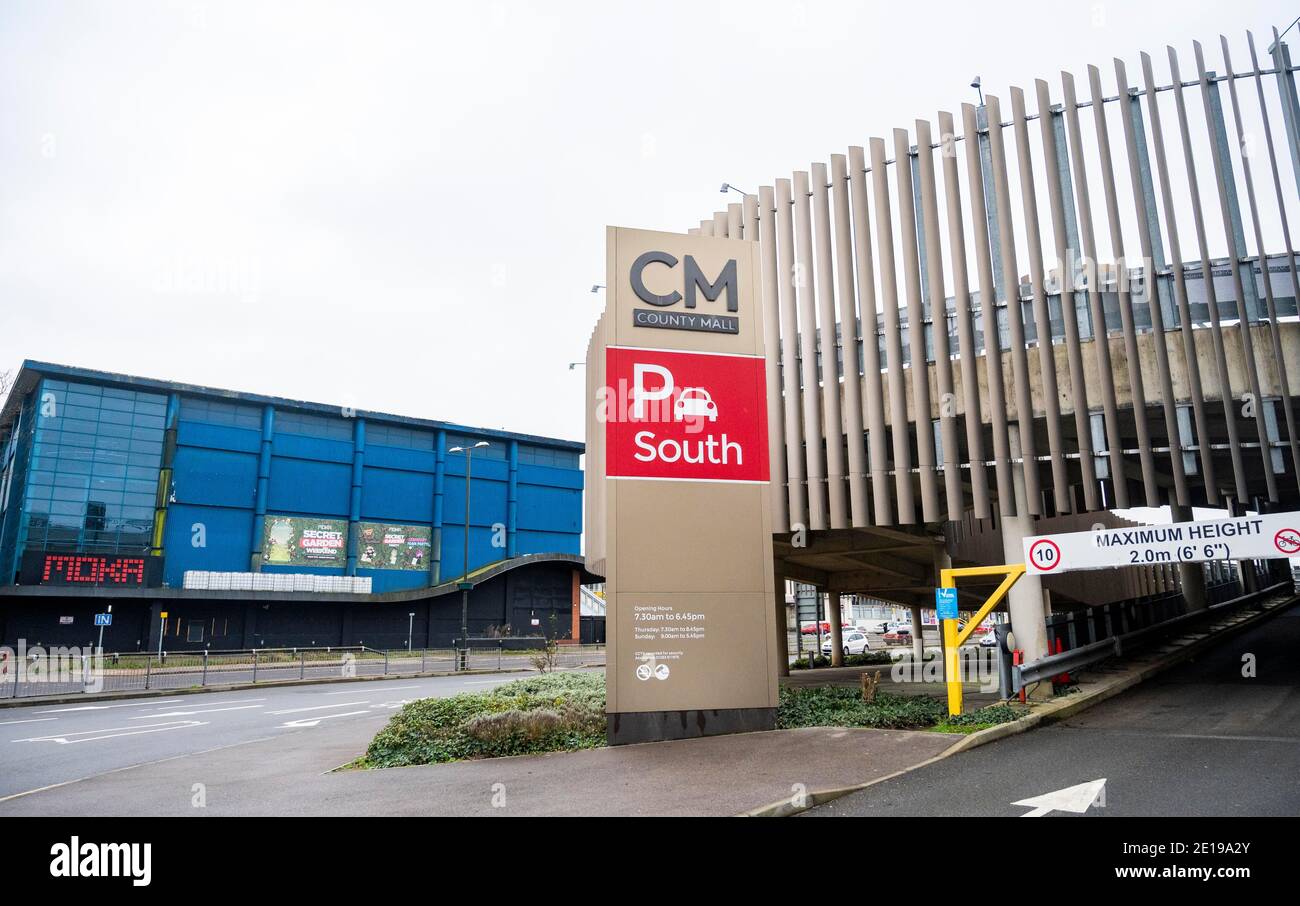 County mall crawley uk hi-res stock photography and images - Alamy
