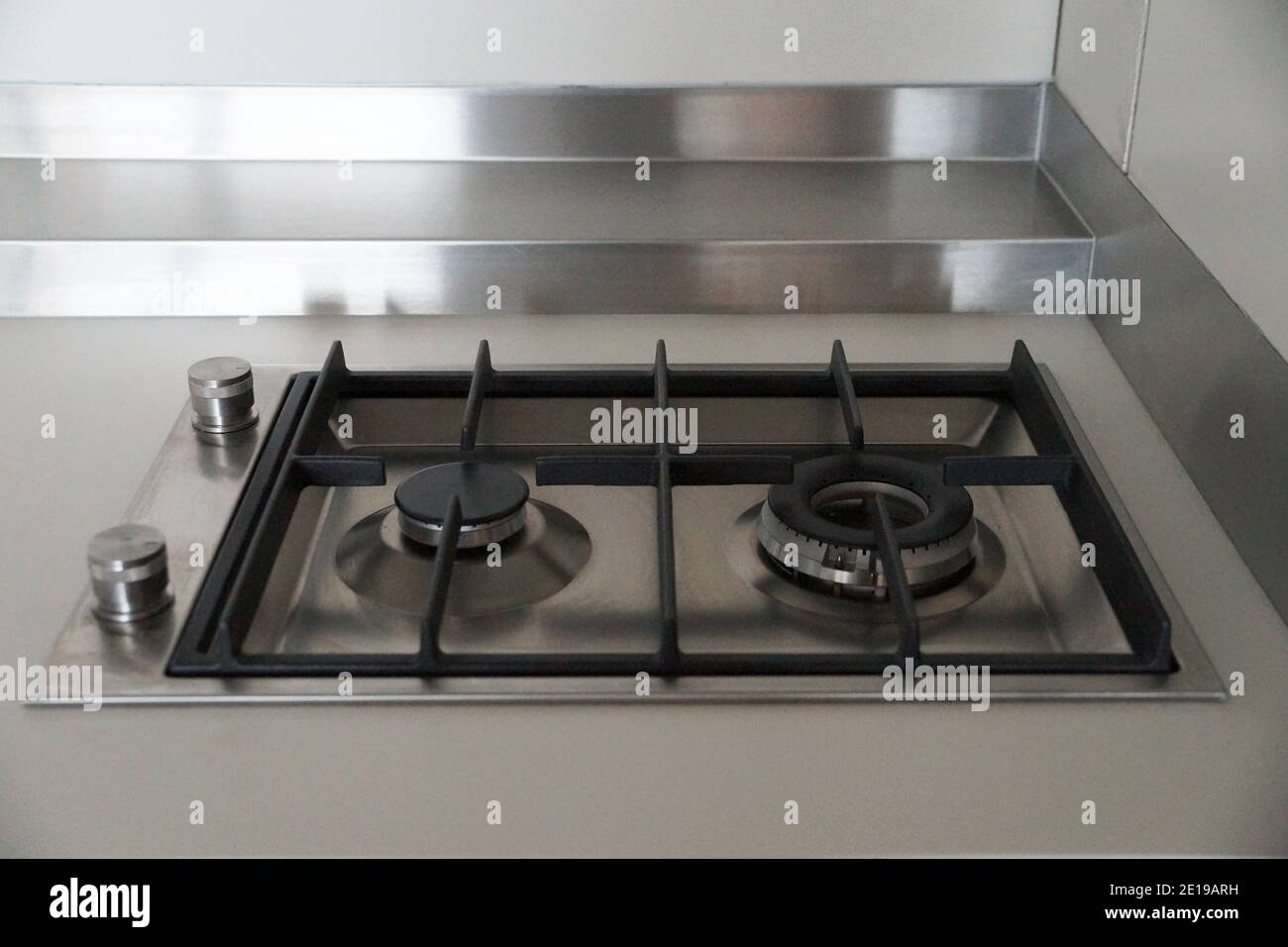 Modern kitchen hob hi-res stock photography and images - Alamy