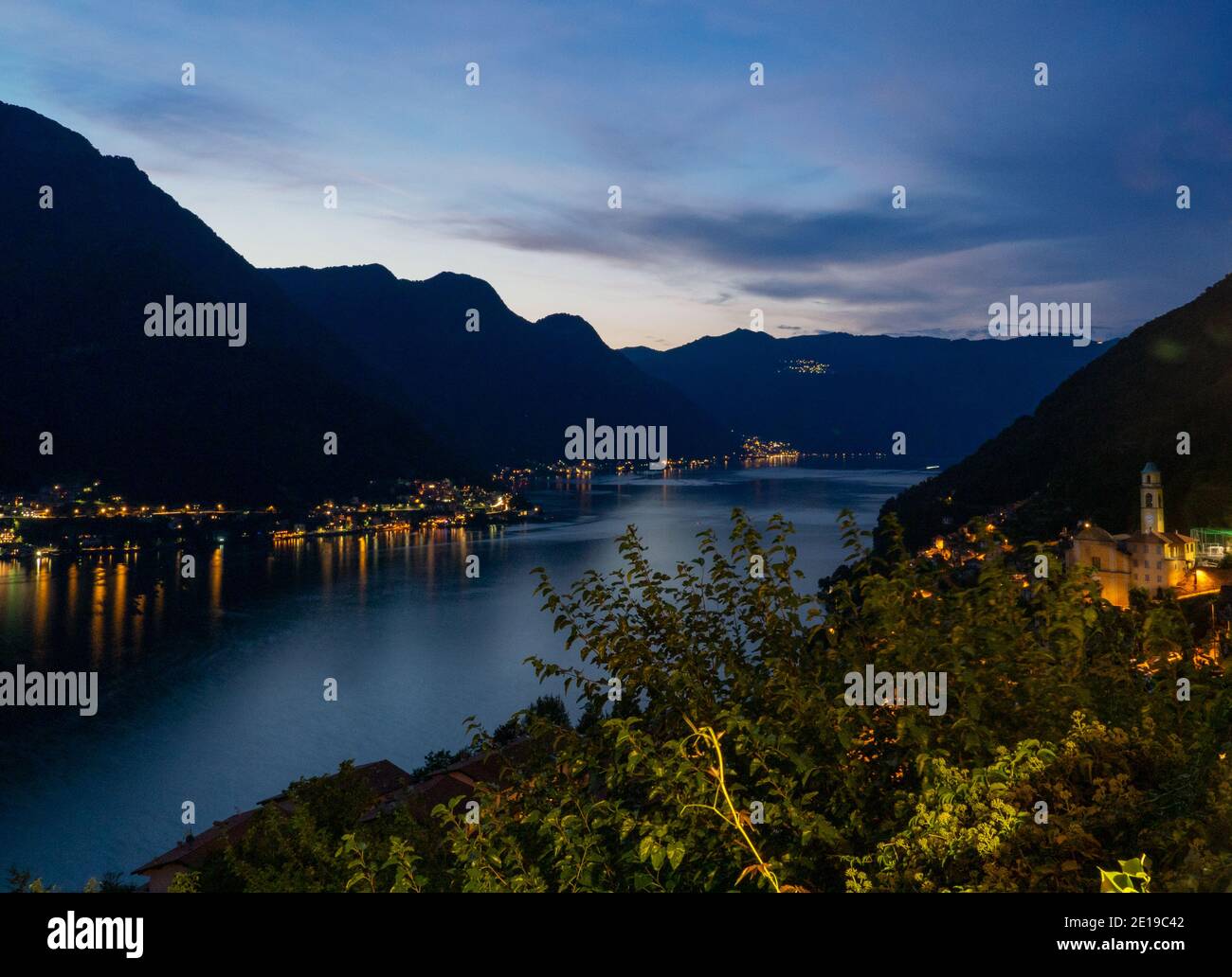 Lake como at night hi-res stock photography and images - Alamy