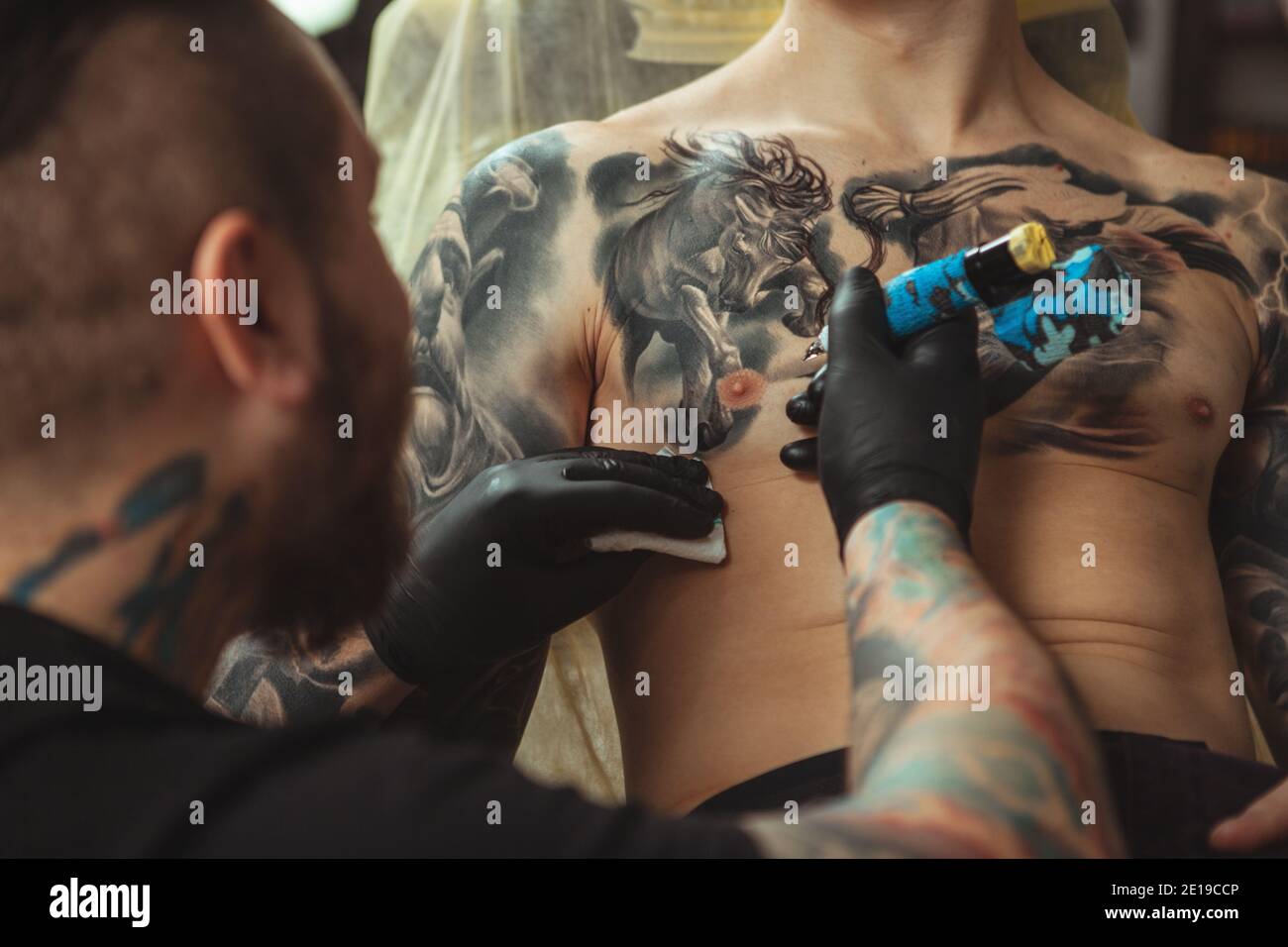 Thechest Tattoos His FIRST TATTOO!🔥🤯 • • • #Tattoo #Artist