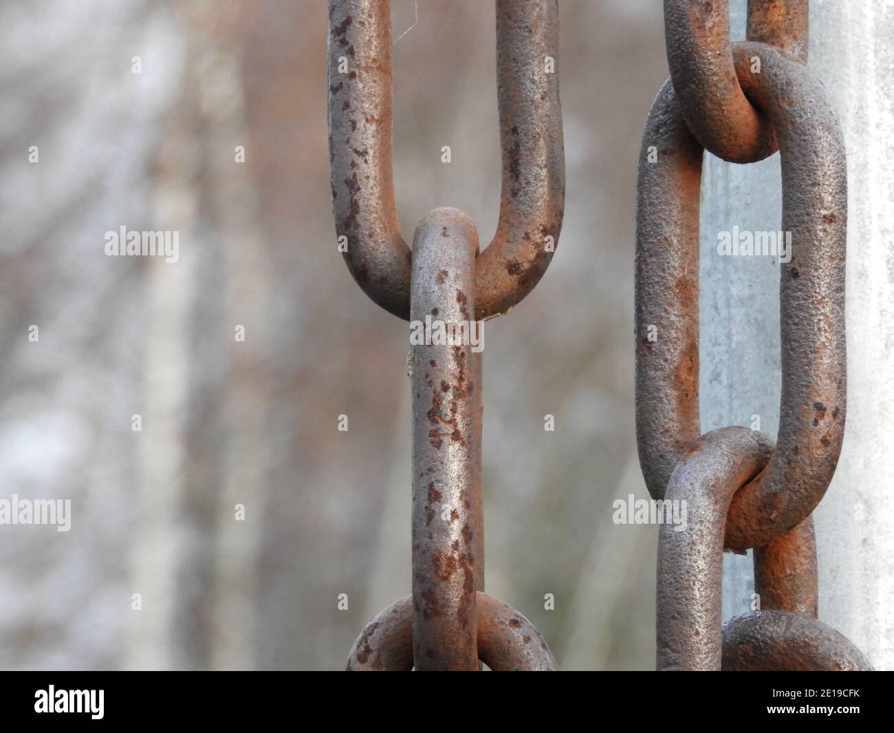 Rust chains hi-res stock photography and images - Alamy