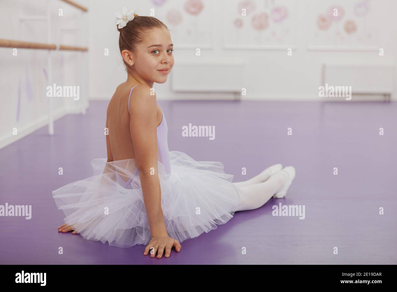 Shoulder shot of a performer hi-res stock photography and images - Alamy