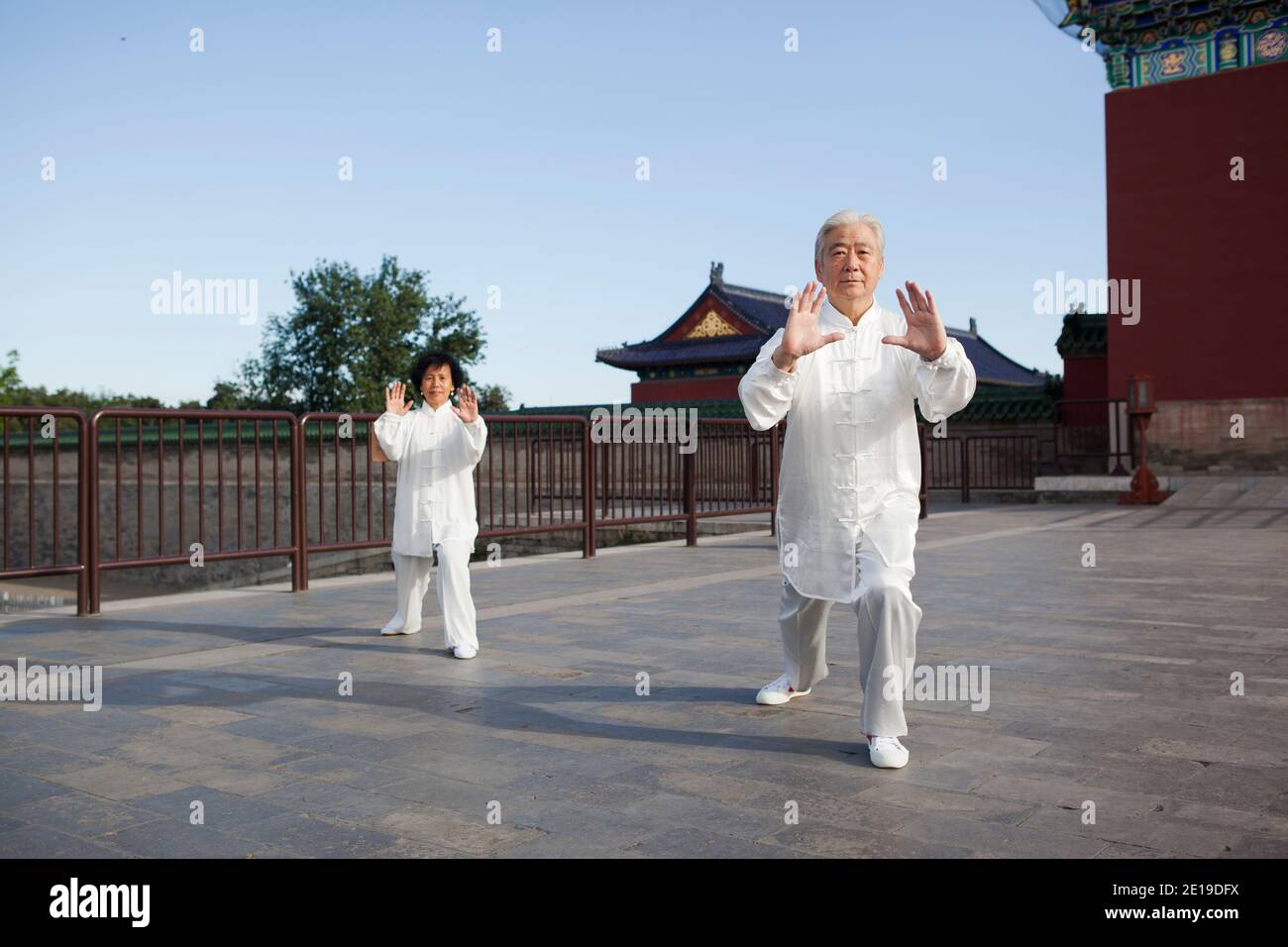 Elderly chinese people doing tai chi hi-res stock photography and ...
