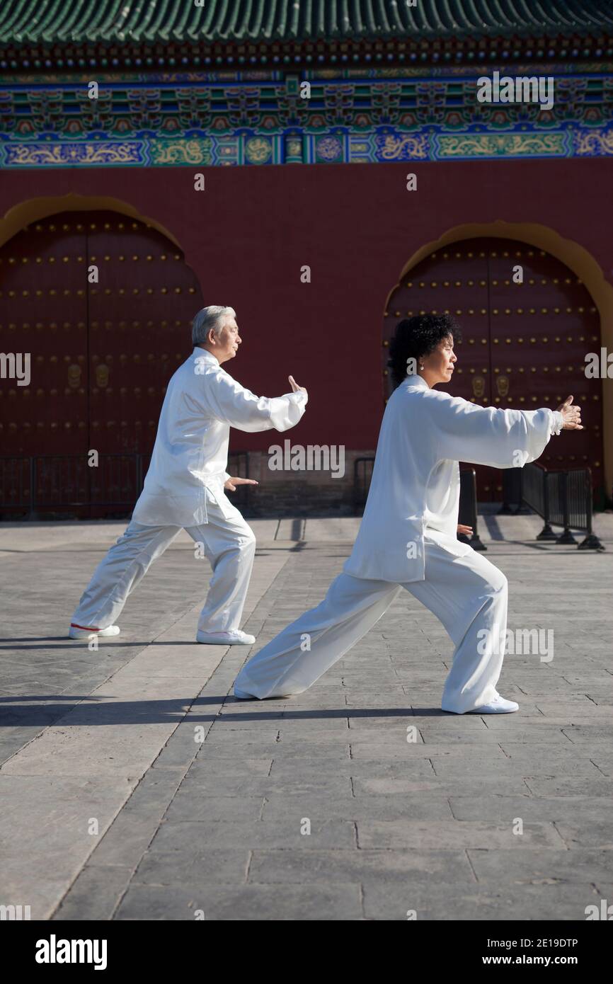 Elderly Chinese People Doing Tai Chi High Resolution Stock Photography ...