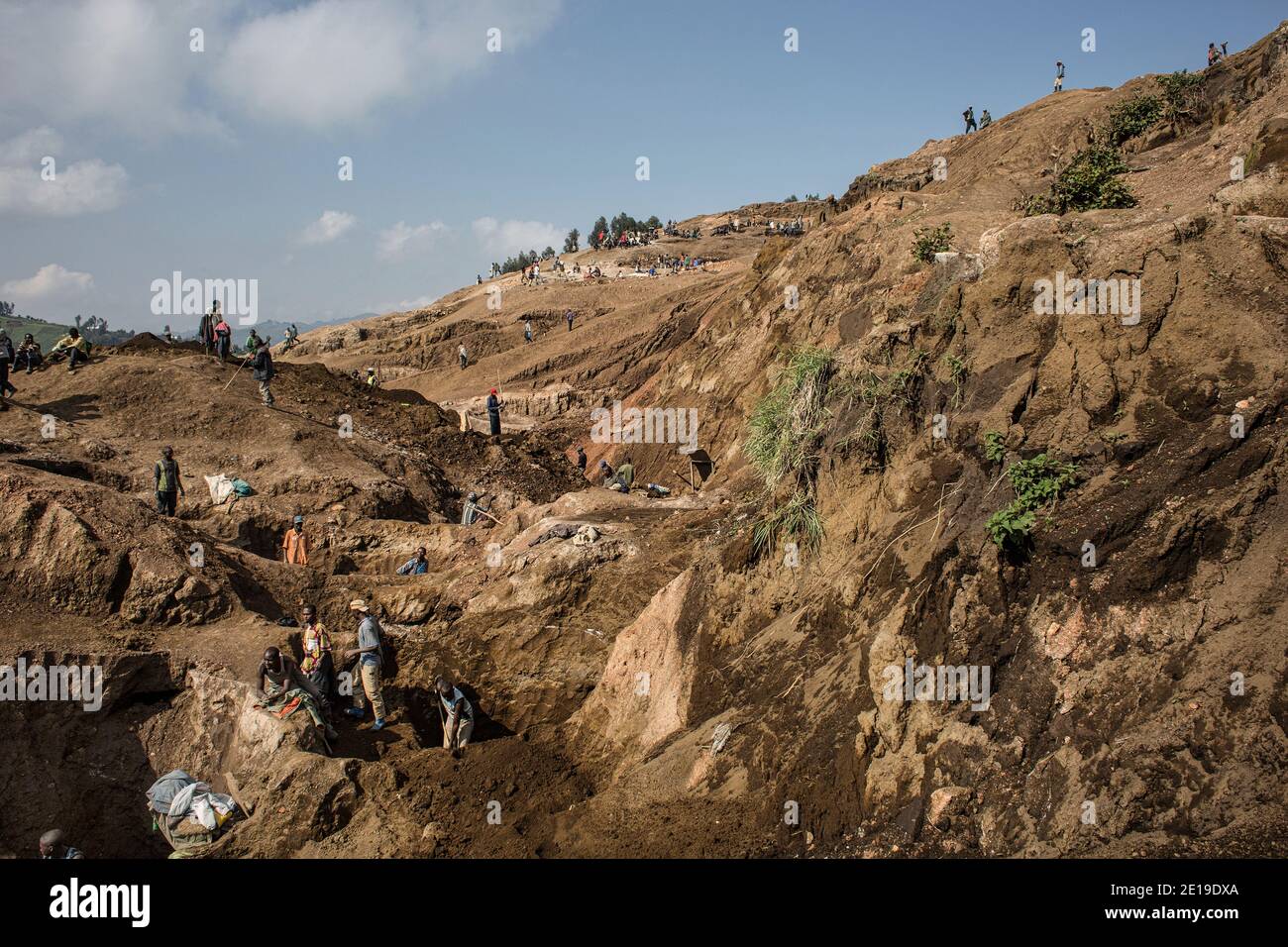 Artisanal illegal mining in Democratic Republic of Congo Stock Photo ...