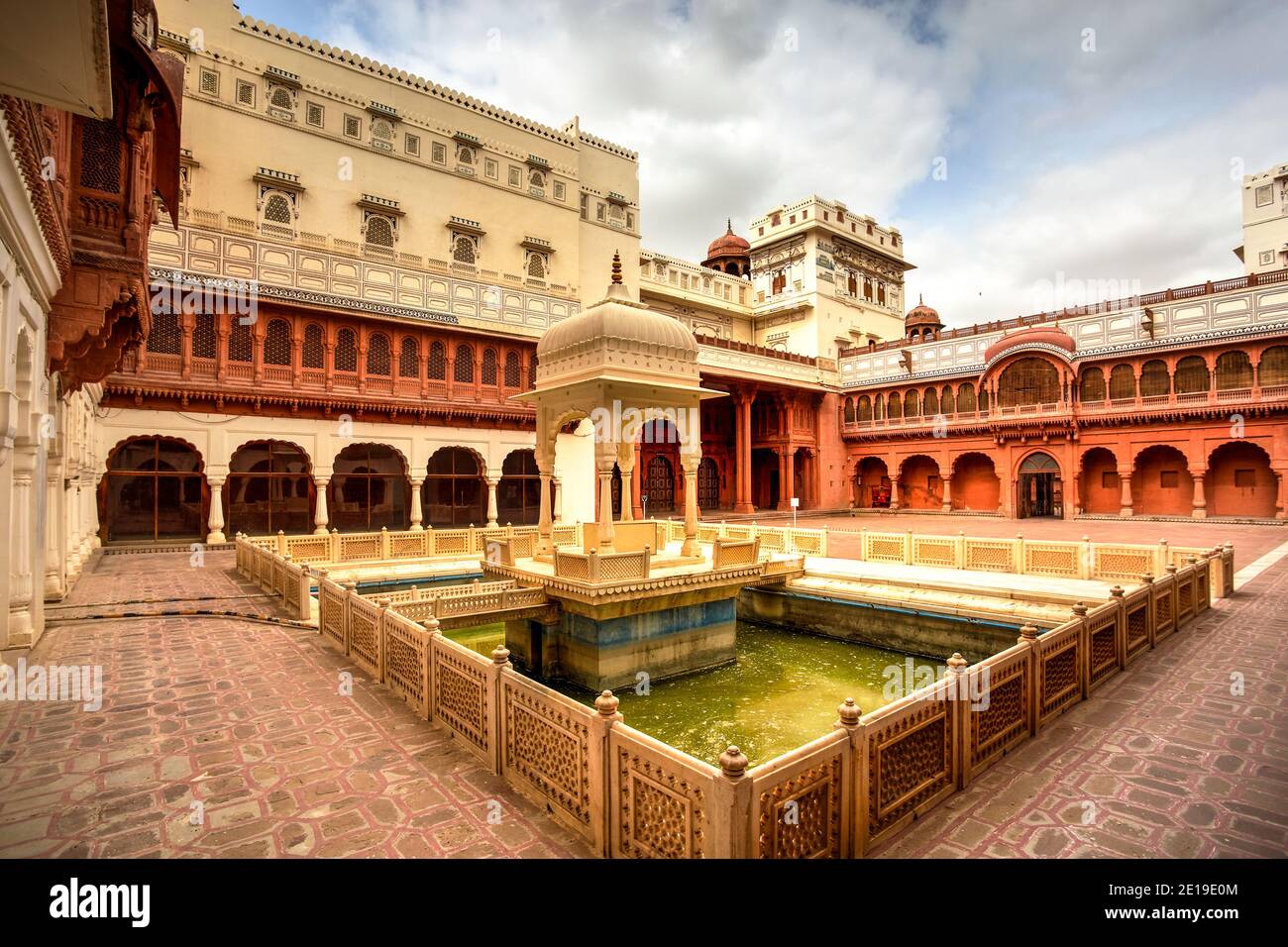 Main courtyard and the Karan Mahal built from Italian Carrara marble ...