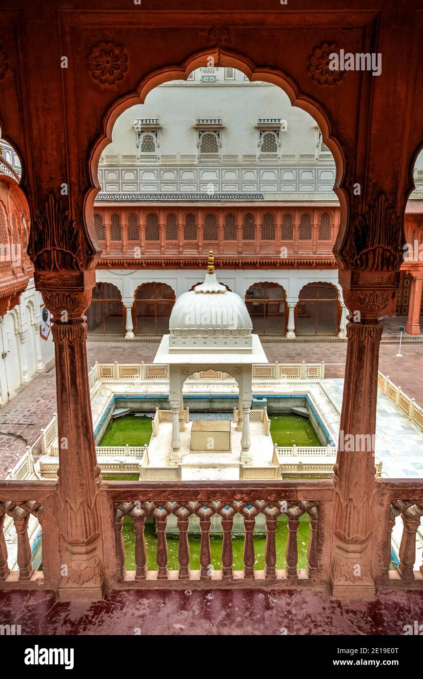 Main courtyard and the Karan Mahal built from Italian Carrara marble ...