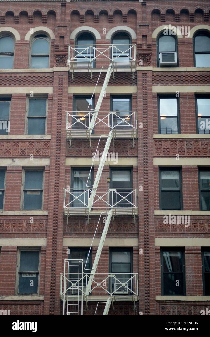 Nyc architecture red brick house hi-res stock photography and images ...