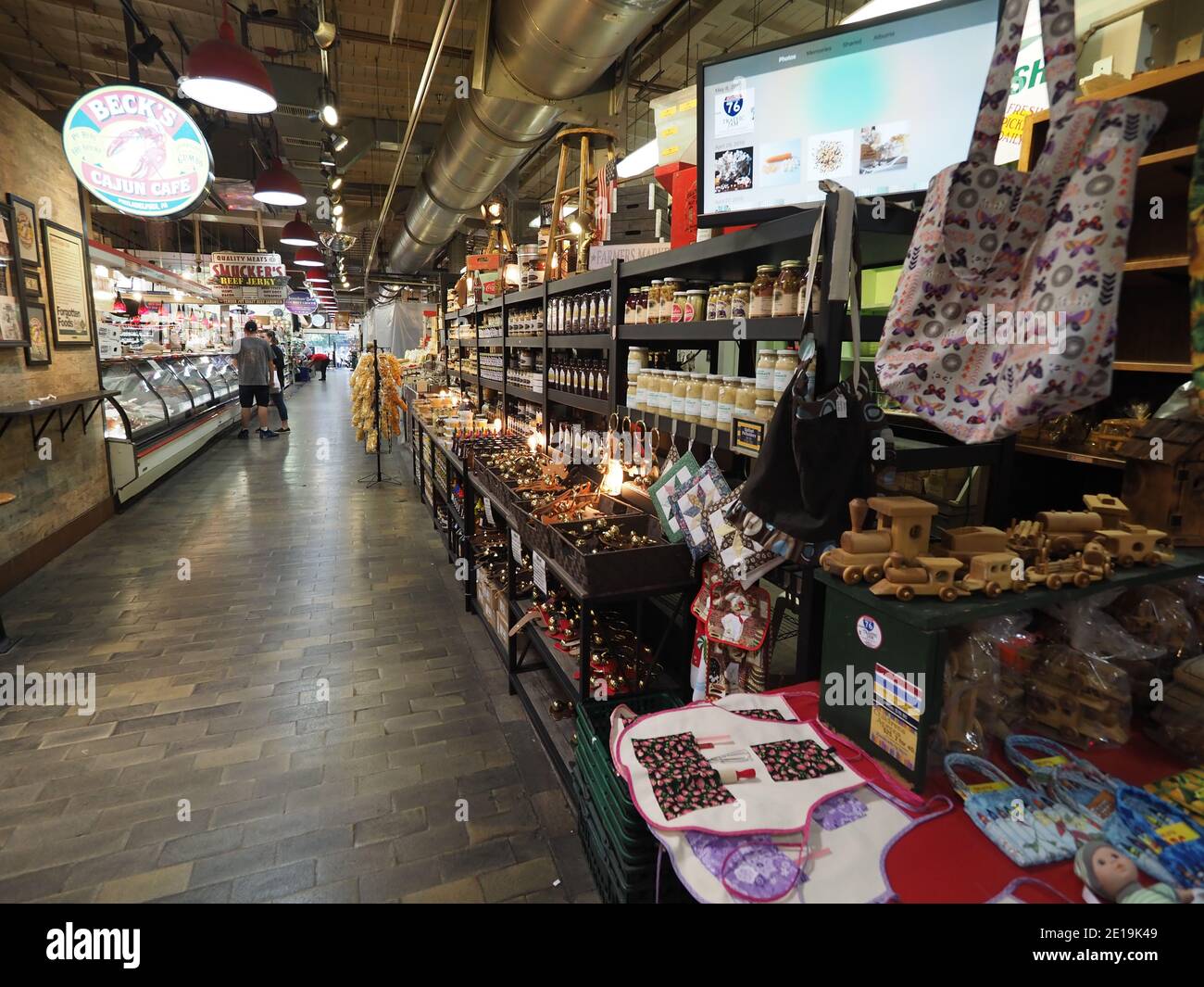 Consumer consumerism urban stores hi-res stock photography and images ...