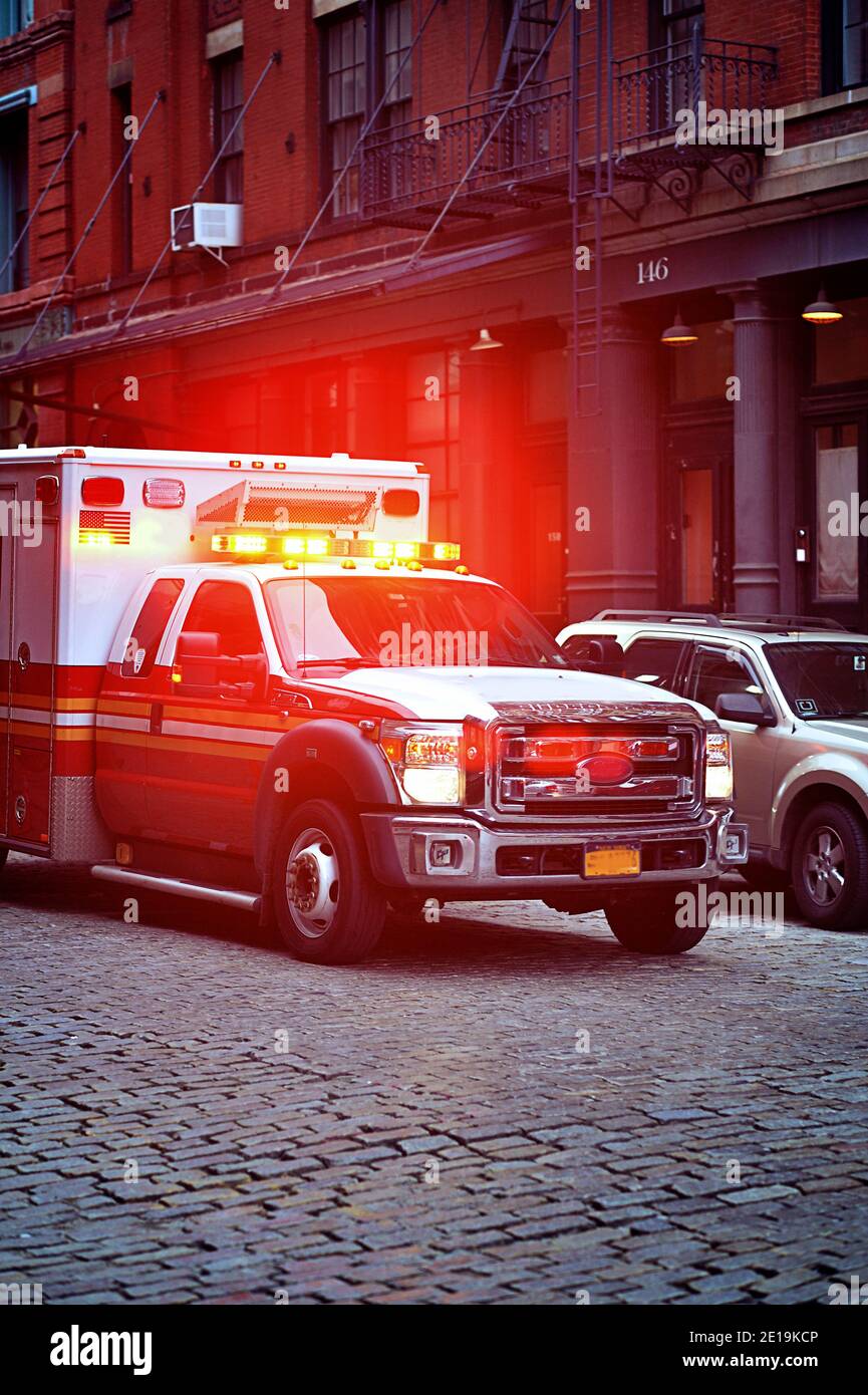 Daytime traffic in downtown hi-res stock photography and images - Alamy