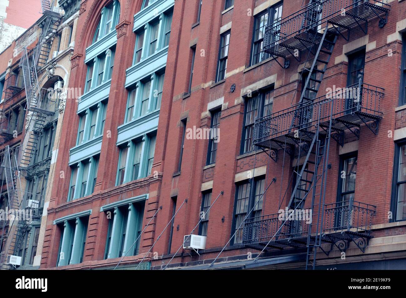 Nyc architecture red brick house hi-res stock photography and images ...