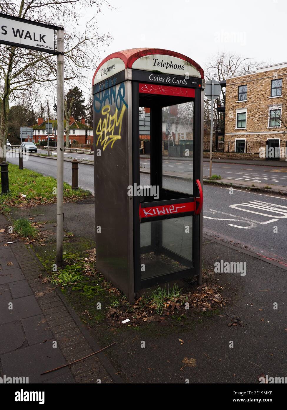 Broken phone box london hi-res stock photography and images - Alamy