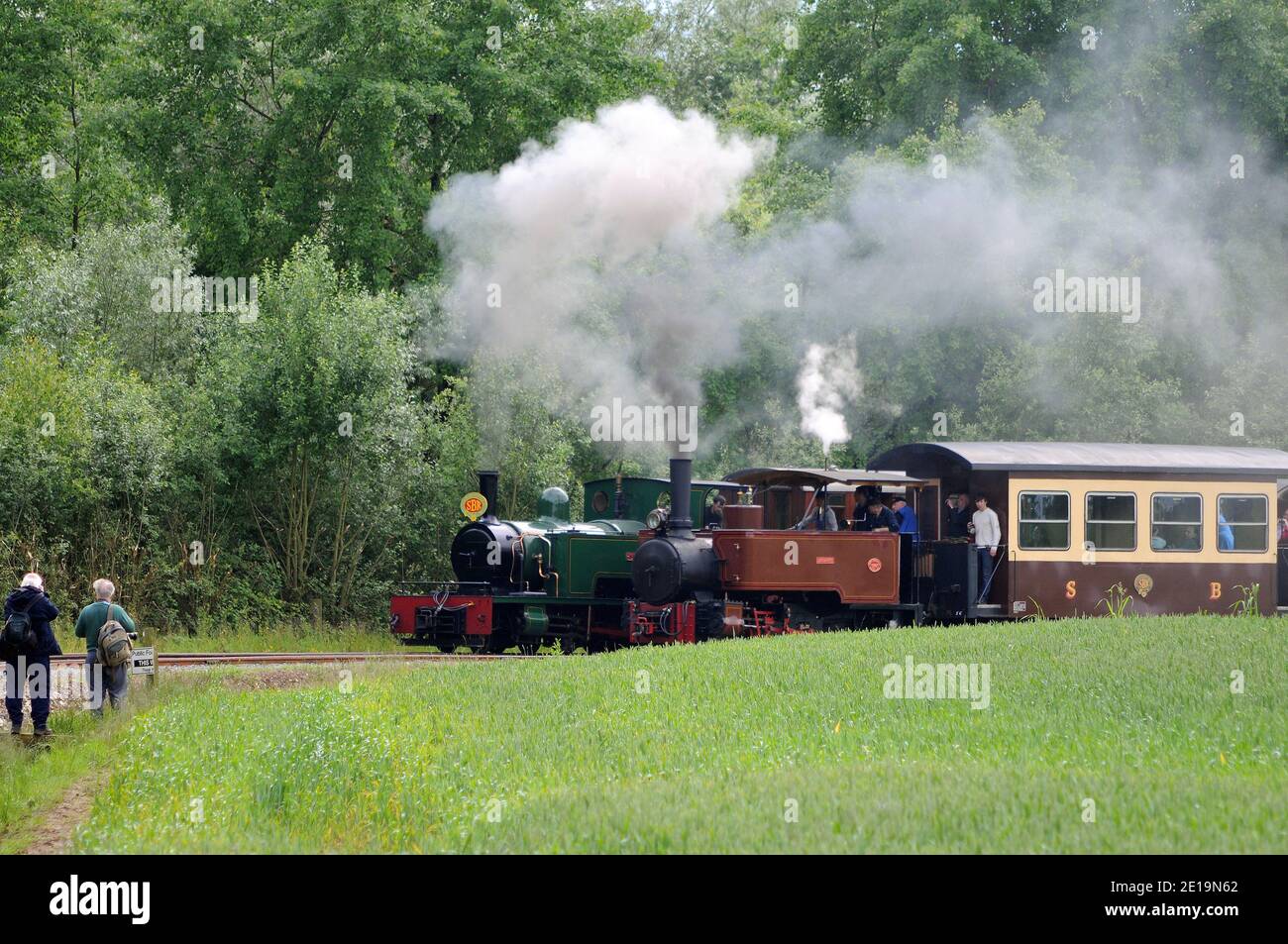"Isibutu" (right) and "Saccharine" (left) running parallel on the ...