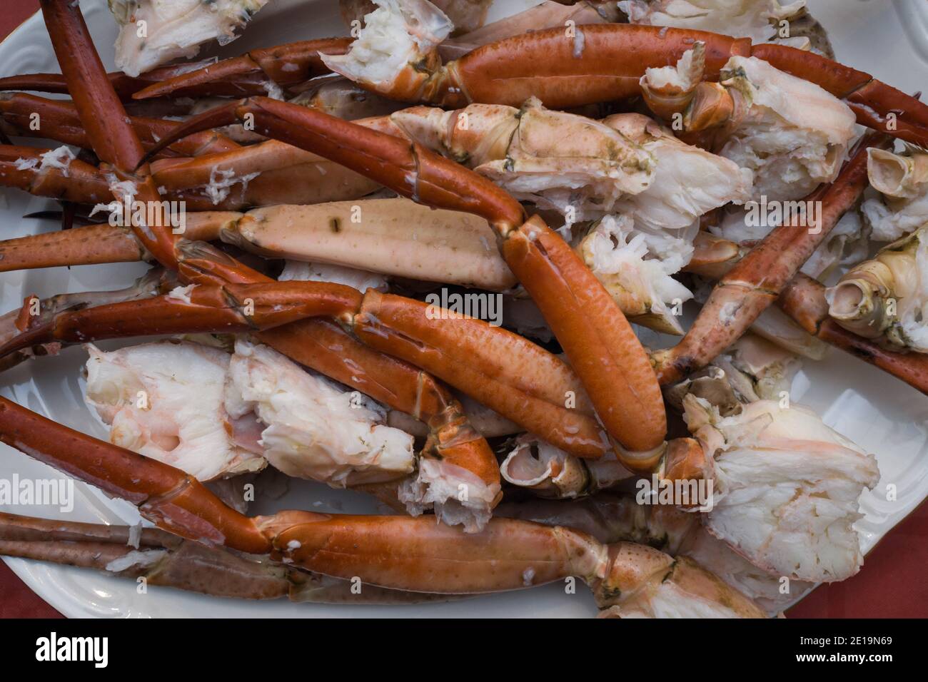 Plate of cooked king crab legs. Marine kitchen. shellfish, fancy food ...