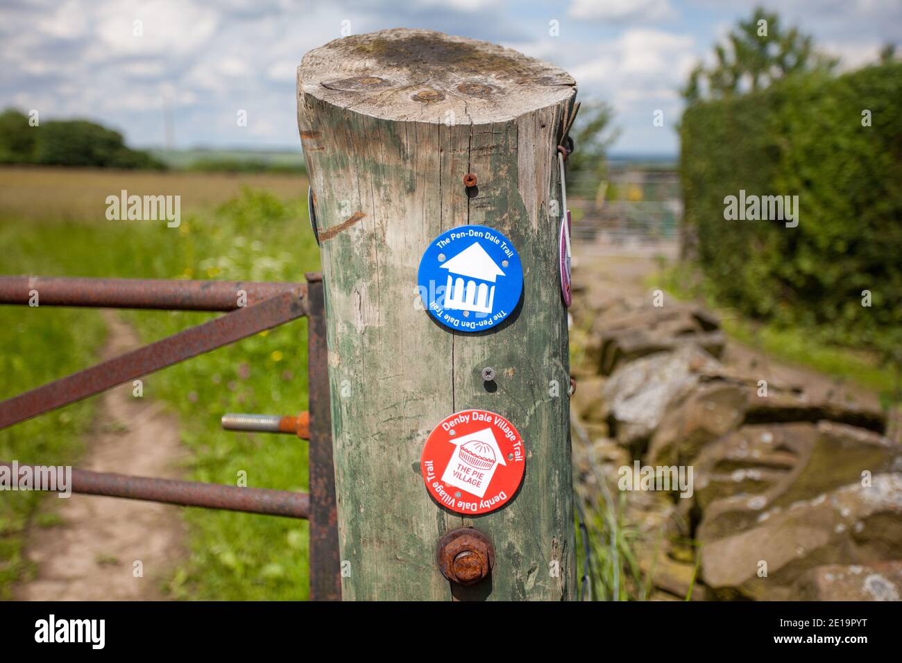 Footpath waymarkers for the Pen Den Trail and Denby Dale Village trail ...