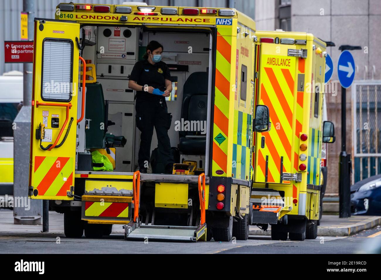 Clean ambulances hi-res stock photography and images - Alamy