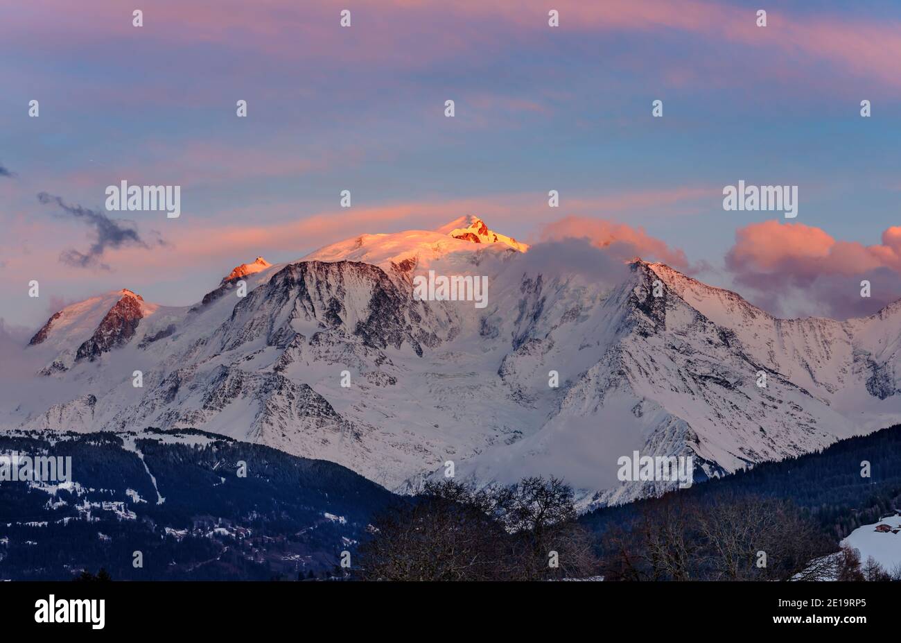 Massif chain hi-res stock photography and images - Alamy