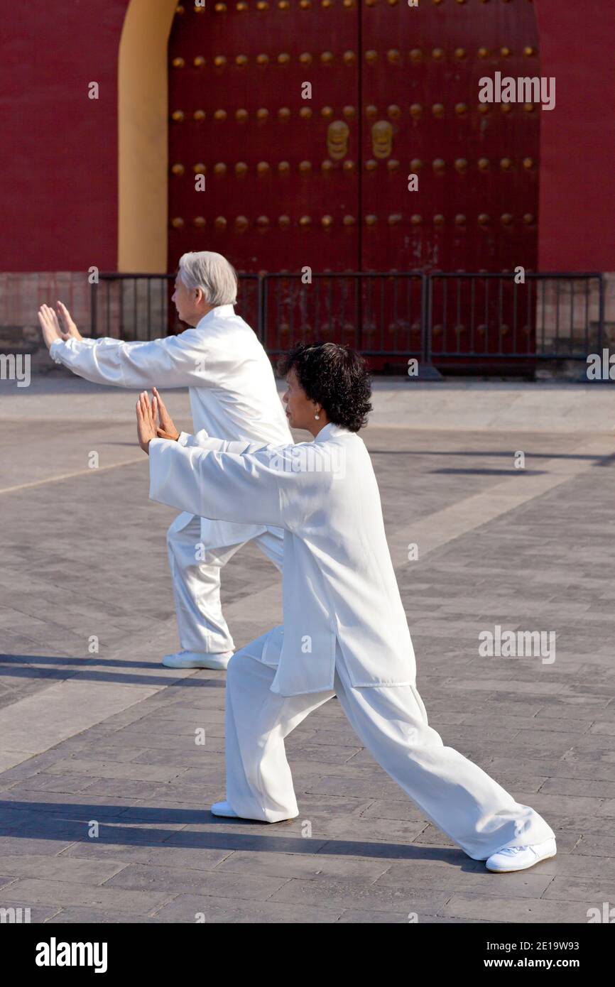 Elderly Chinese People Doing Tai Chi High Resolution Stock Photography ...