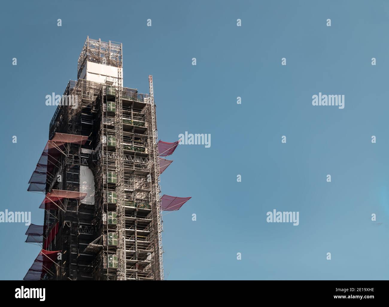 Mirror cladding hi-res stock photography and images - Alamy