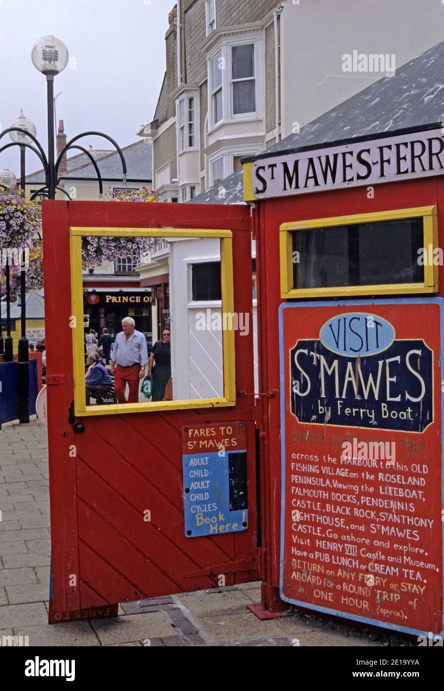 Booking booth hi-res stock photography and images - Alamy