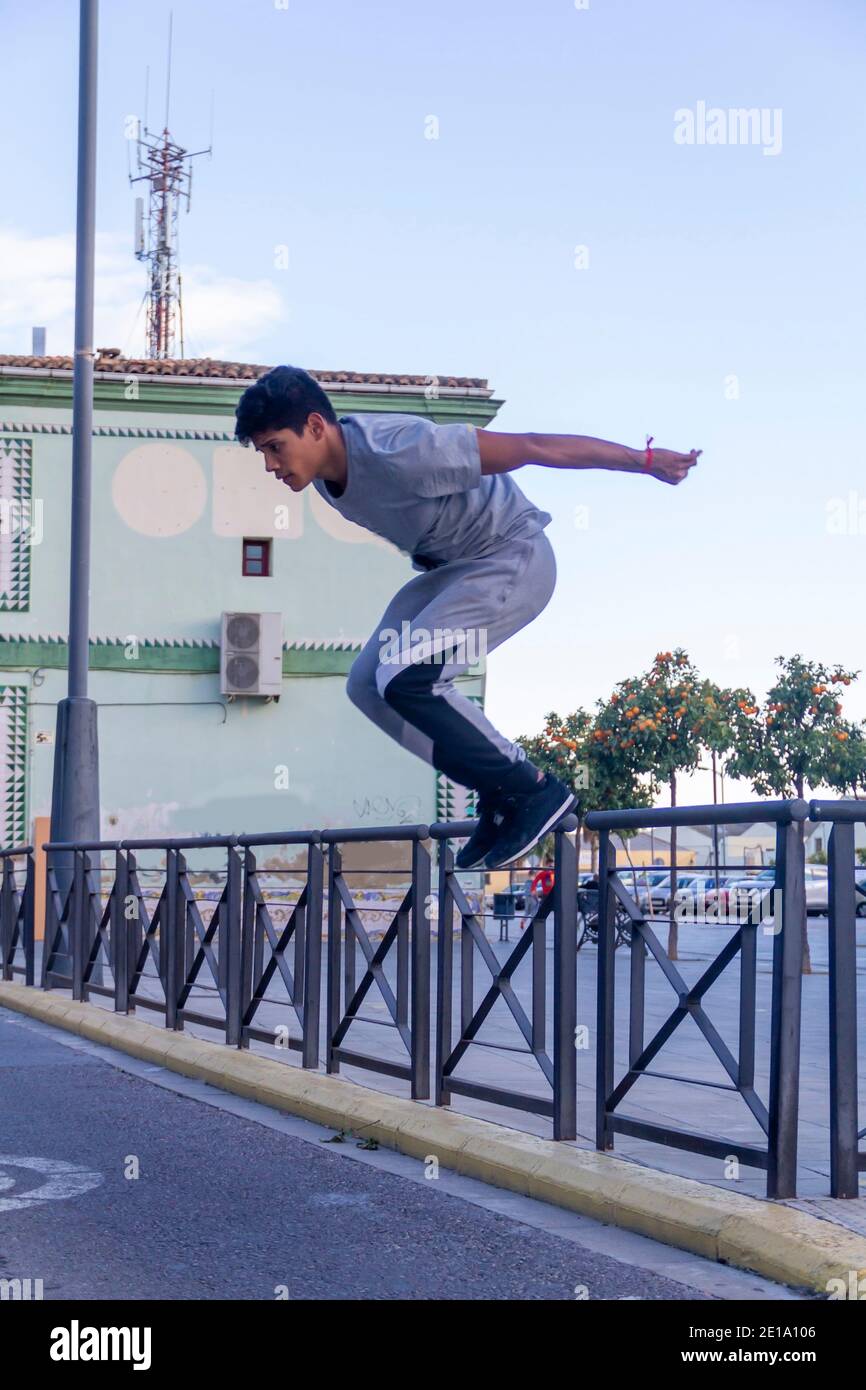 Parkour sport hi-res stock photography and images - Alamy