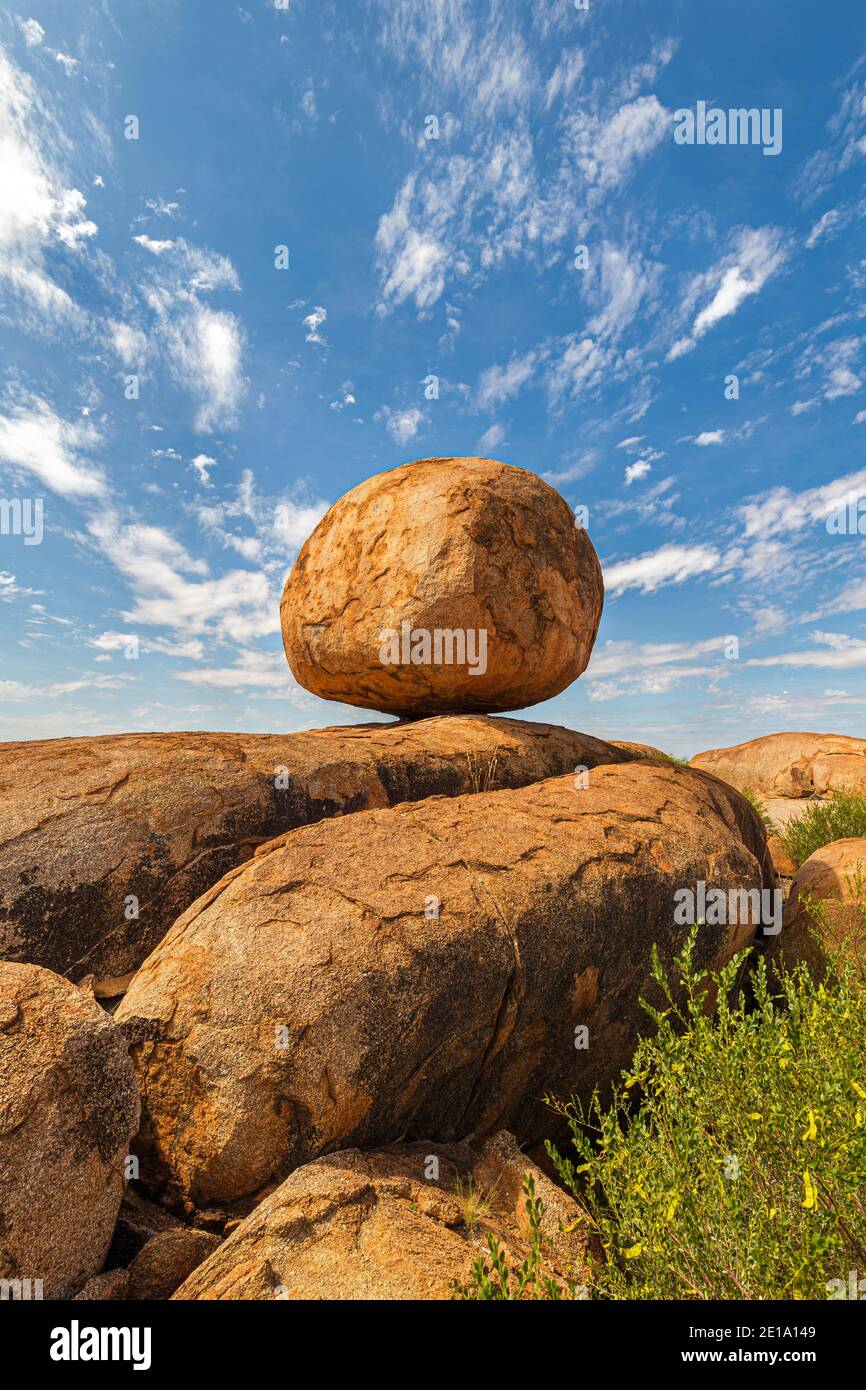 Karlu Karlu rock formations, Australia Stock Photo - Alamy