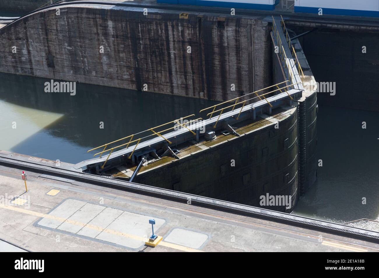 Panama canal lock doors hi-res stock photography and images - Alamy