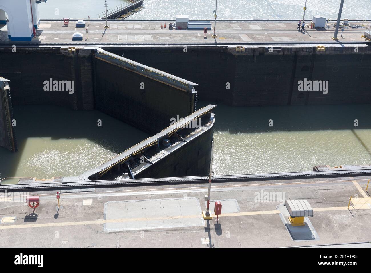 Panama canal lock doors hi-res stock photography and images - Alamy