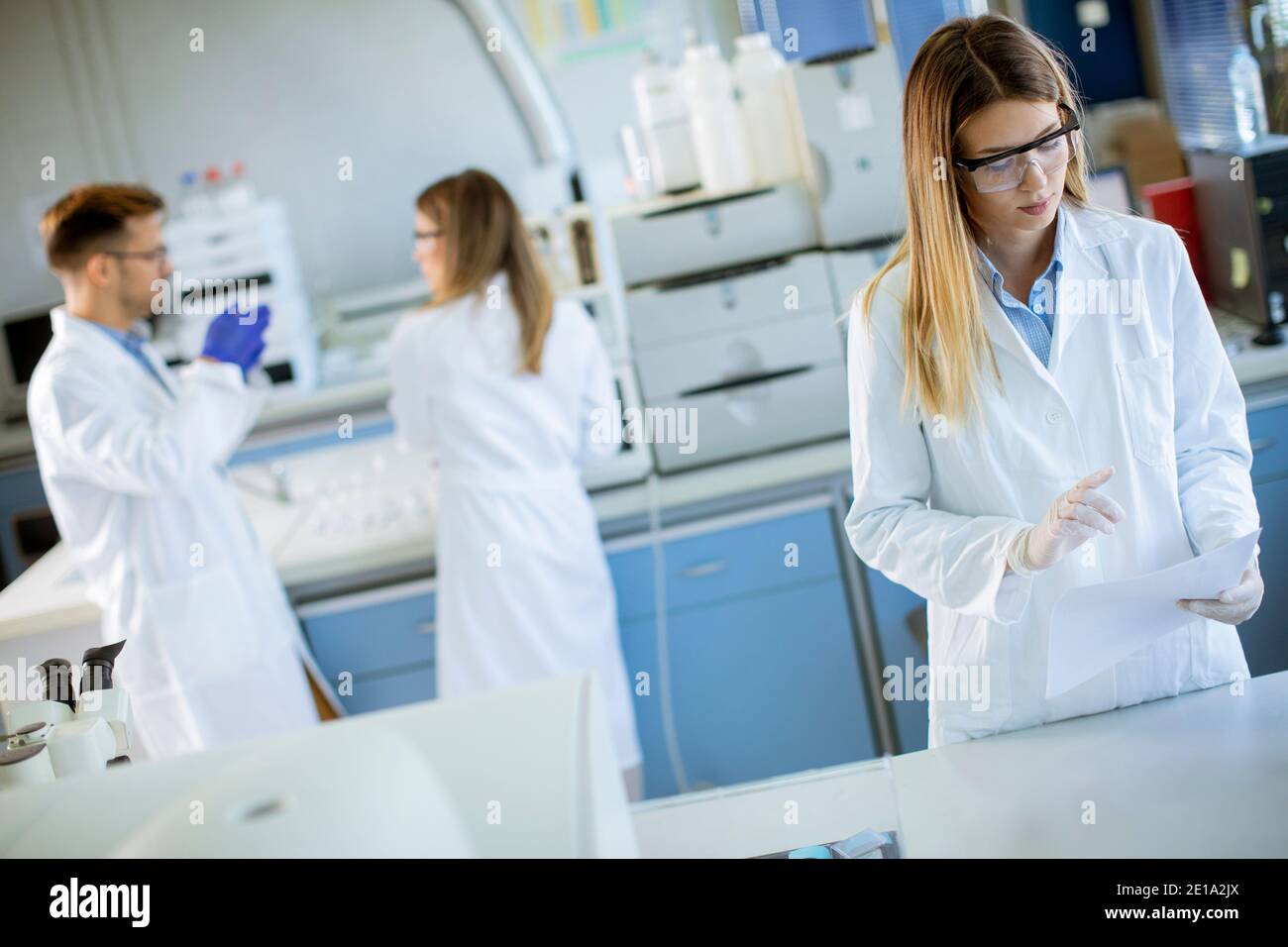 Biomedical scientist hi-res stock photography and images - Alamy