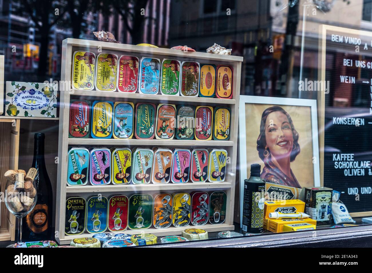 Collectibles shop hi-res stock photography and images - Alamy