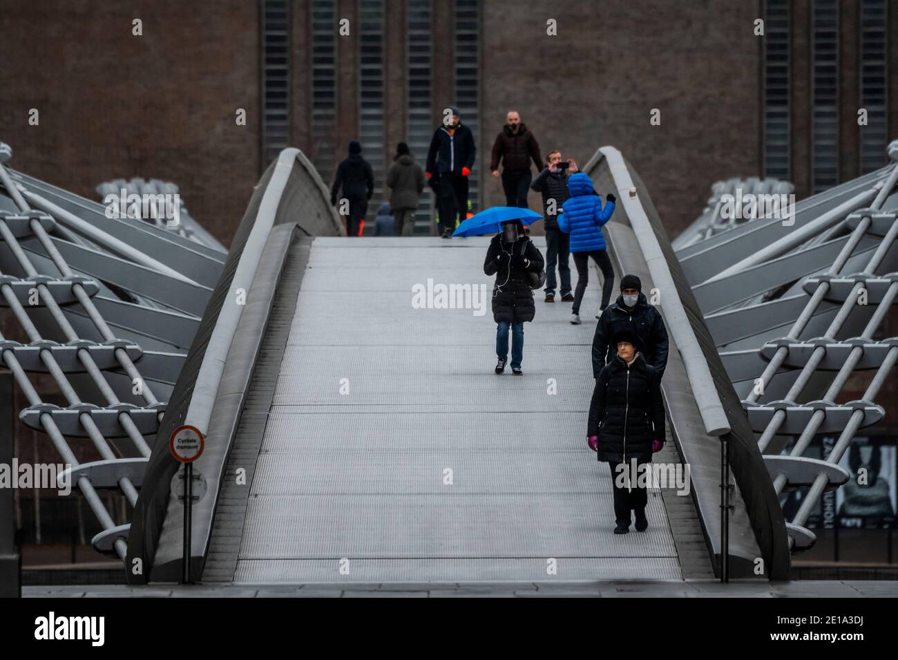Three tier bridge hi-res stock photography and images - Alamy