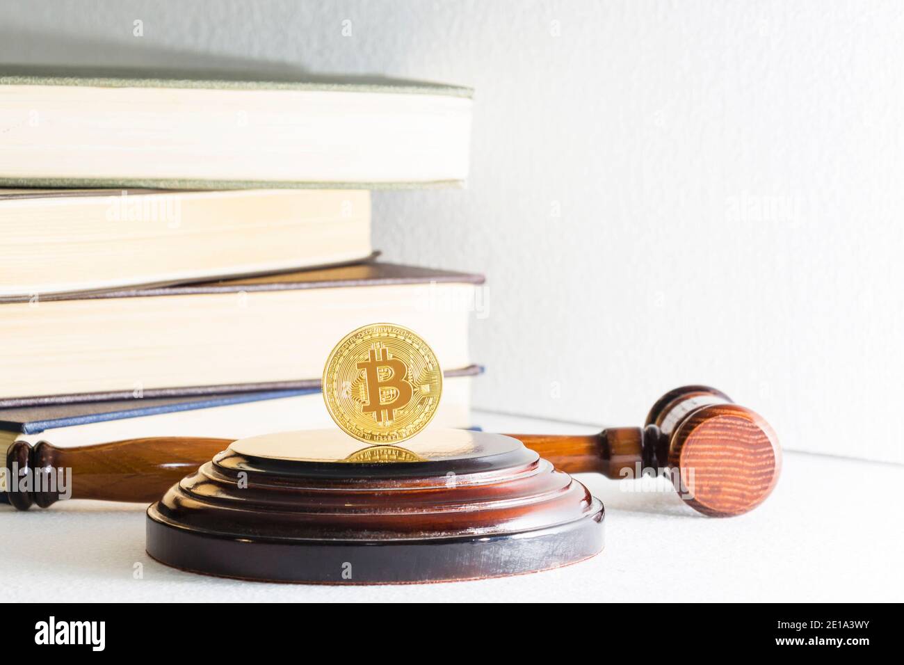 Hammer symbol hi-res stock photography and images - Alamy