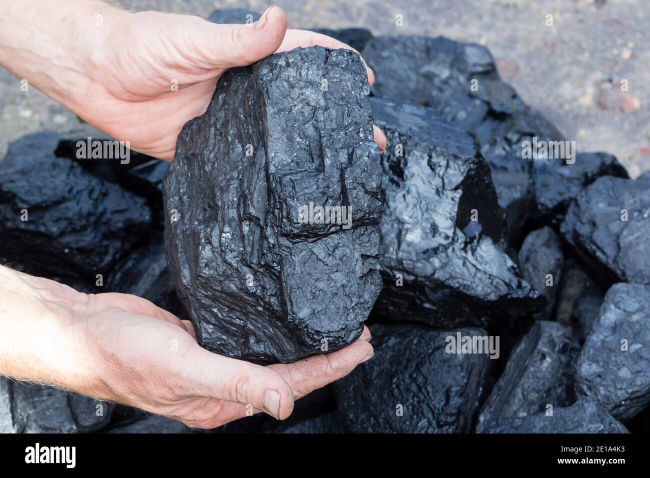 Hand holding coal lump hi-res stock photography and images - Alamy