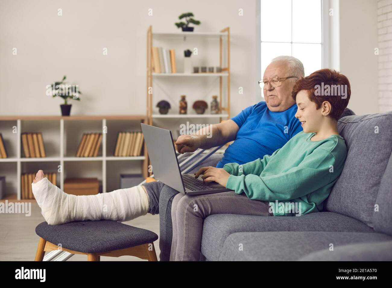 Boy cast broken bone hi-res stock photography and images - Alamy