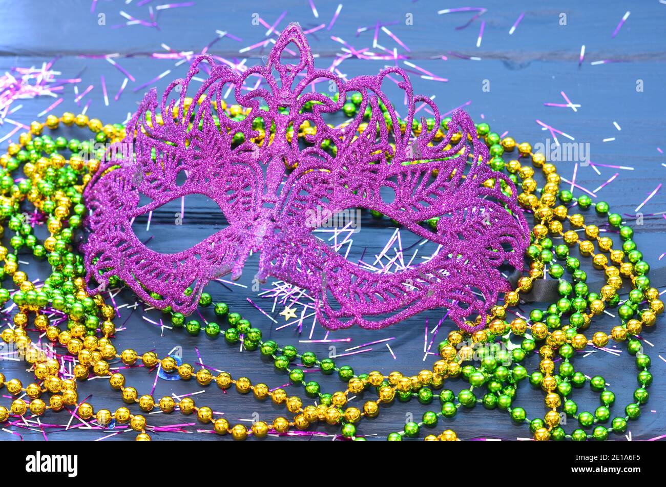 Mardi gras mask and beads on a wooden background. Madi Gras carnival ...