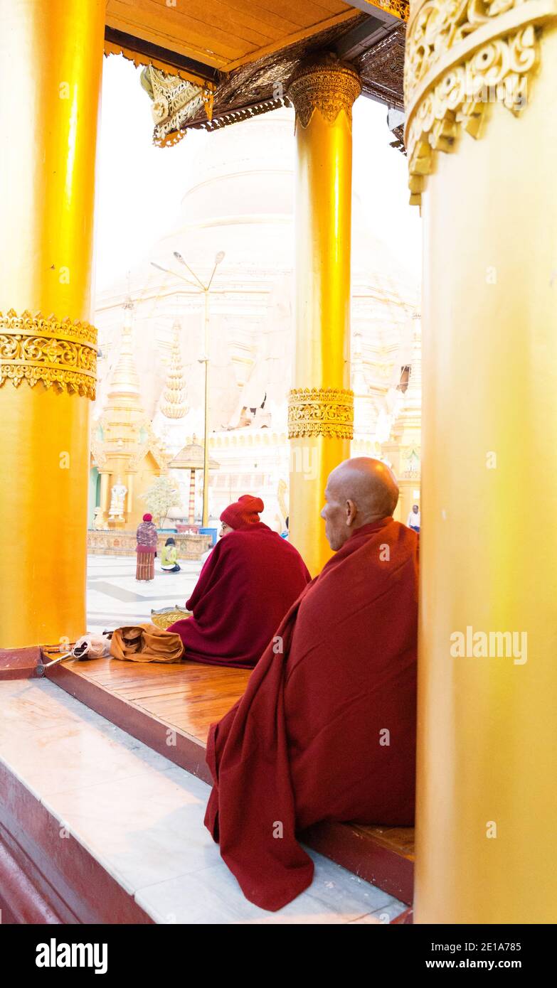 Sitting monks hi-res stock photography and images - Alamy
