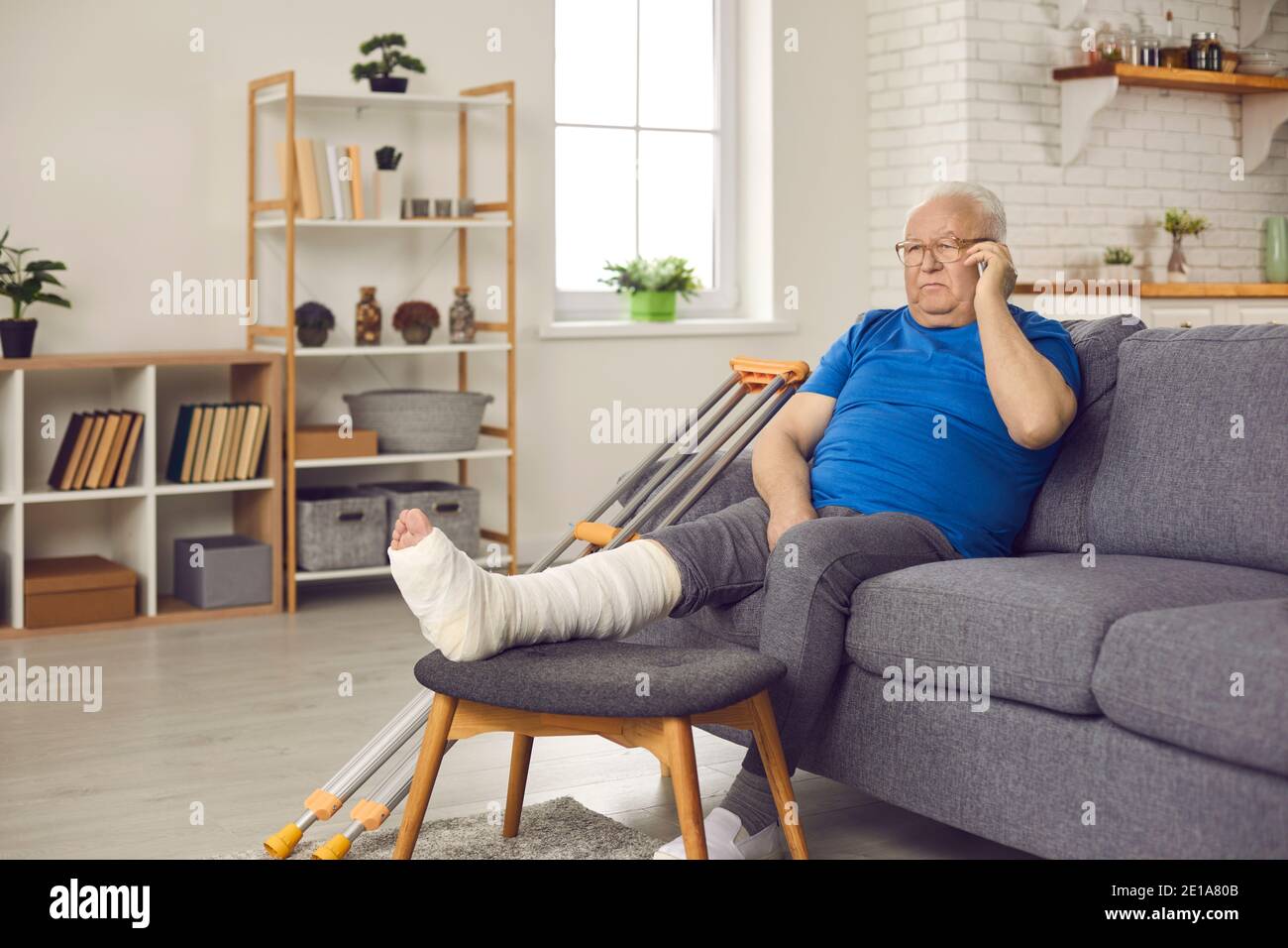 Broken leg man plaster hi-res stock photography and images - Alamy