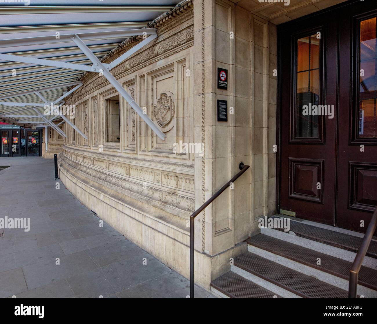Entrance door royal albert hall hi-res stock photography and images - Alamy